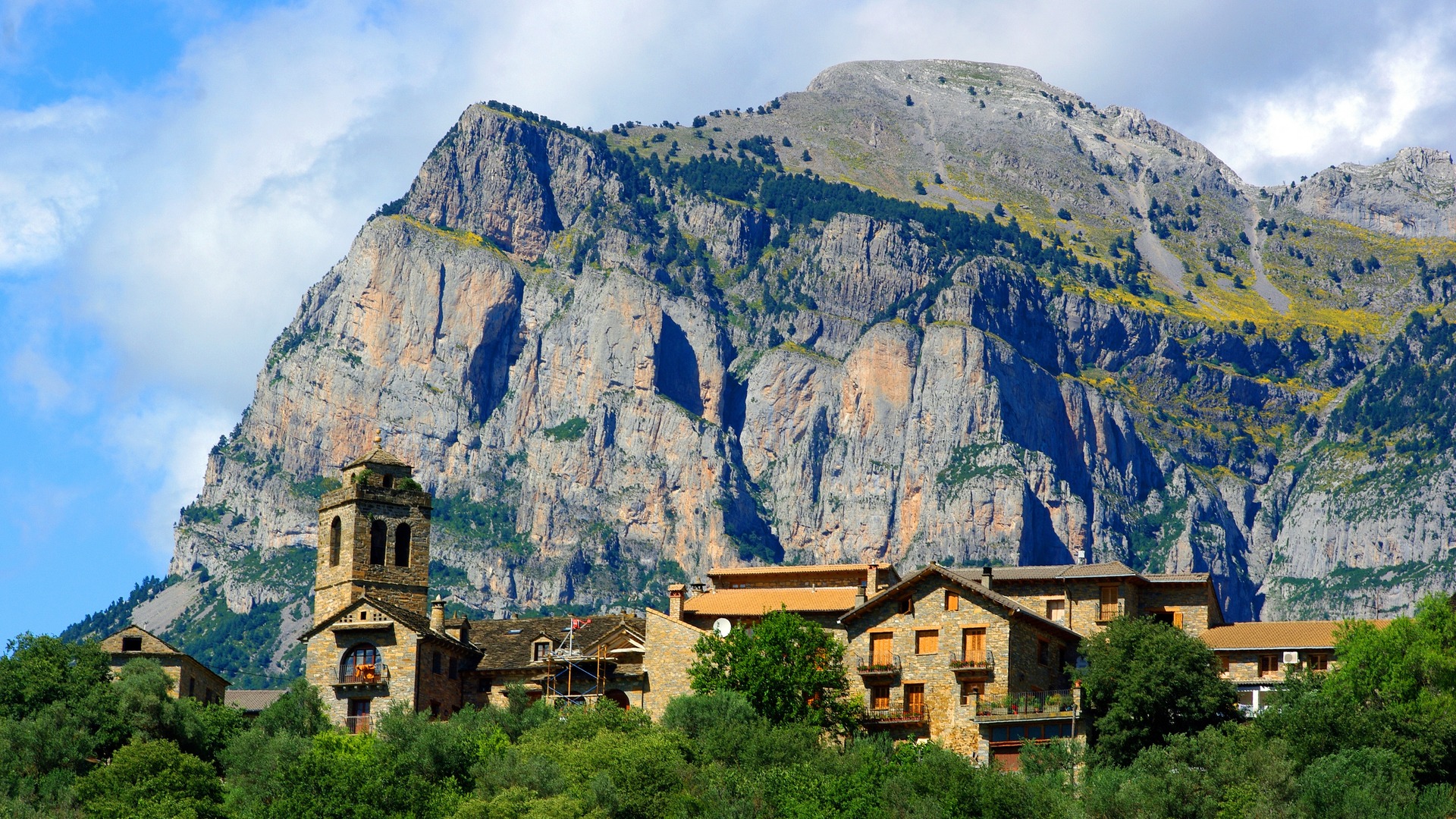 Excursión a Aínsa, Torla y Boltaña desde Zaragoza - Buendía
